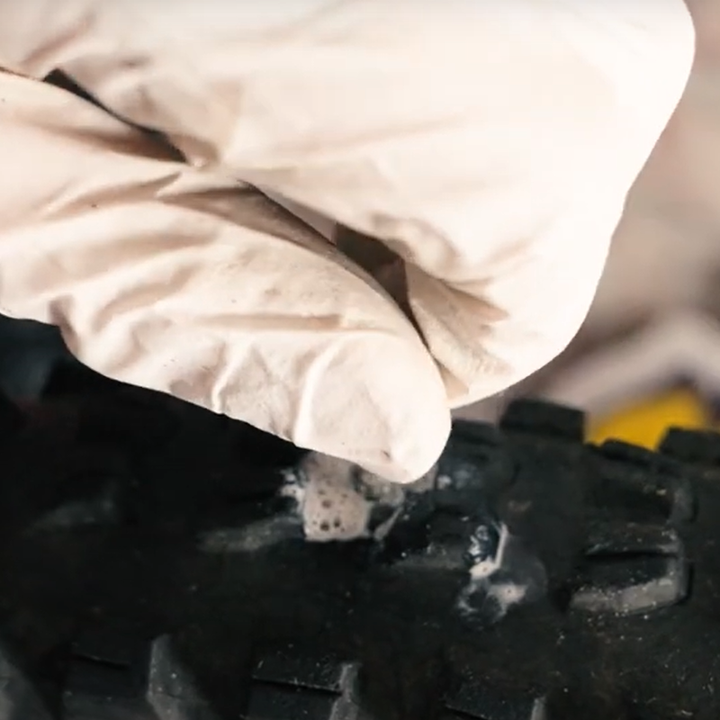 TUTO | Comment réparer un pneu tubeless ? | Alltricks | Alltricks